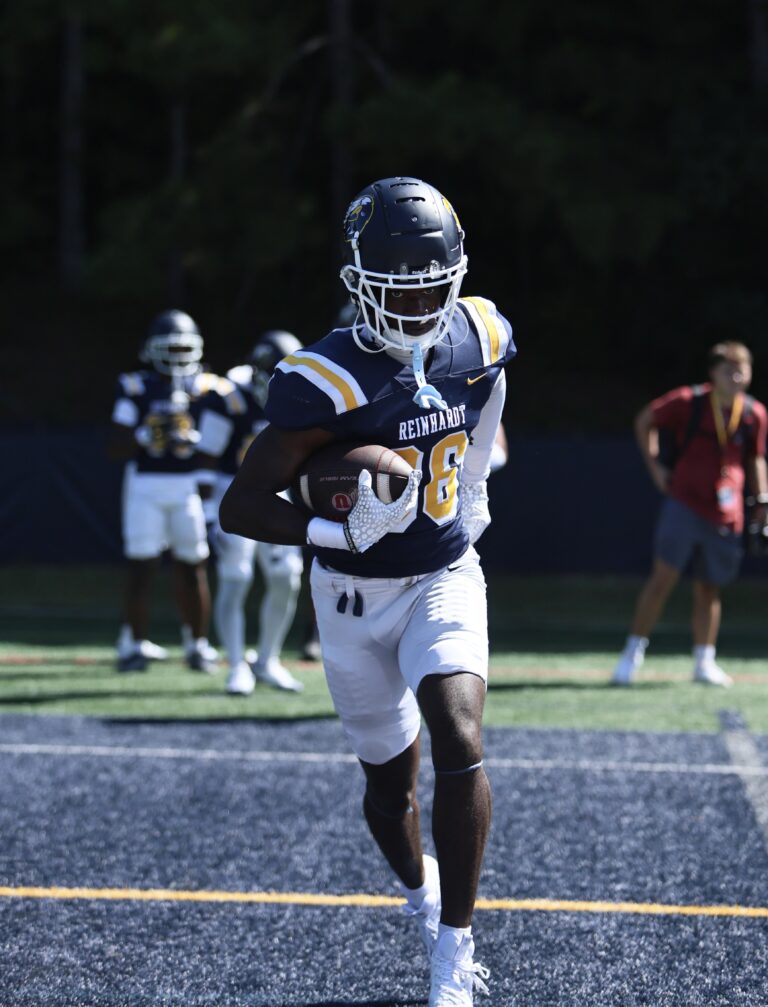 Football Season Opens with a Win - Reinhardt University